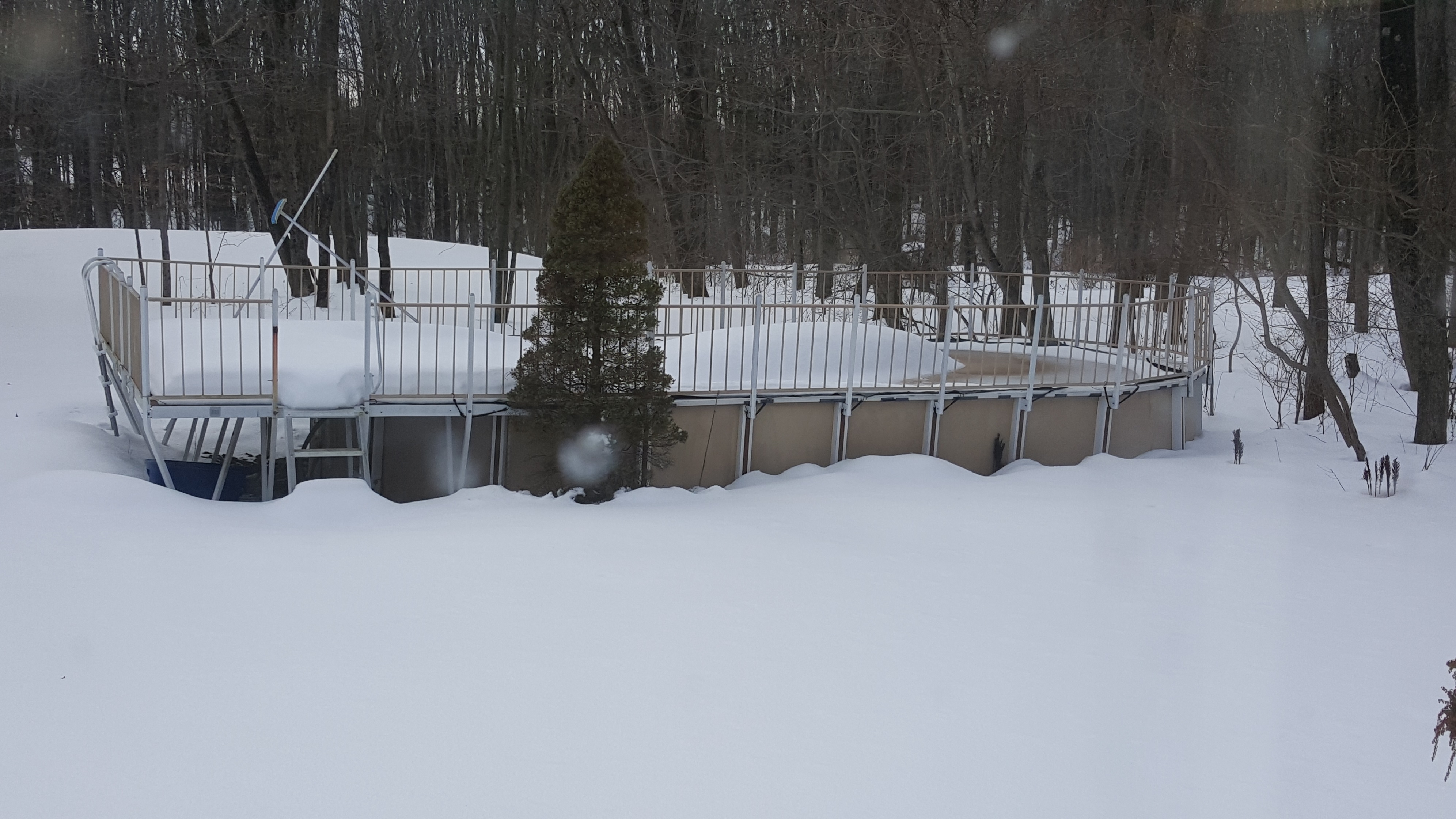 HOW TO AVOID SWIMMING POOL and SPA DAMAGE IN THE COLDER MONTHS